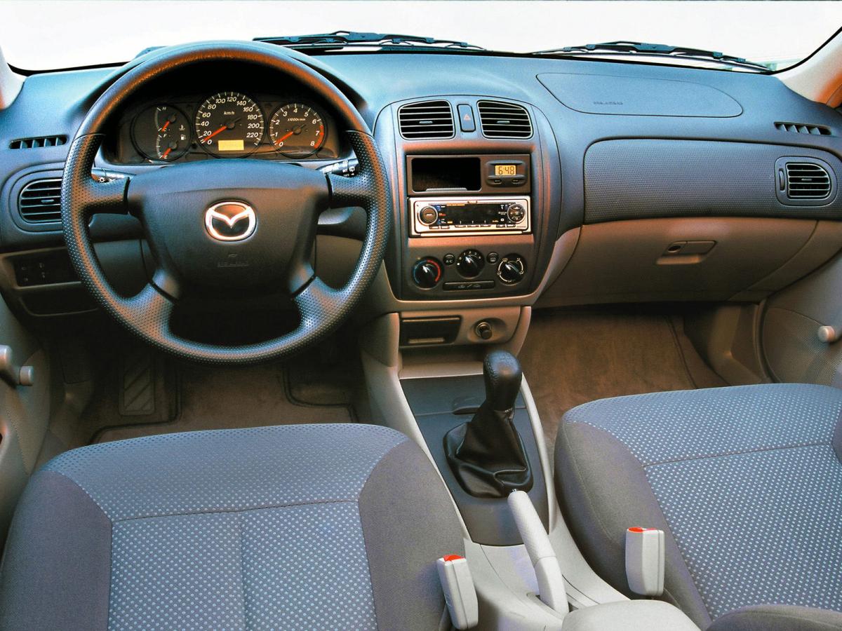 Mazda 323 las especificaciones técnicas y el consumo de combustible